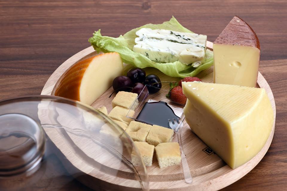 Cantine Divino Restaurant and Bar Kampala Uganda, Food & Drink-Ugabox.com